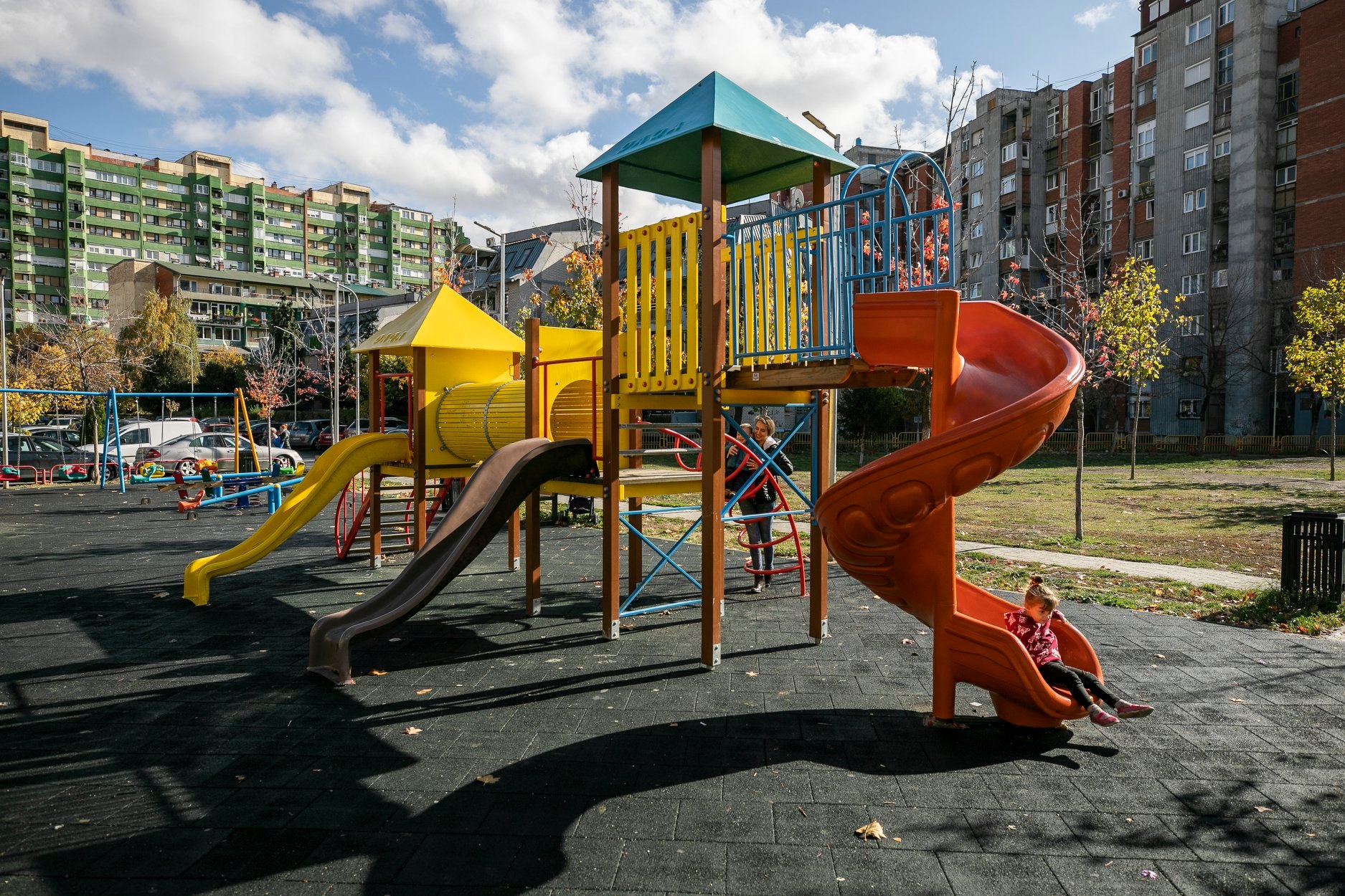 Prishtina Online - Këndi i ri i lodrave për fëmijët e lagjes Dardania